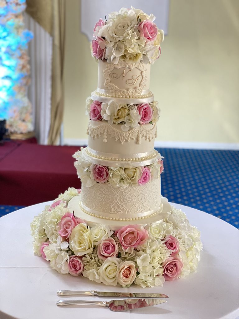 Iced collection tower style 601 – Asian Wedding Cakes